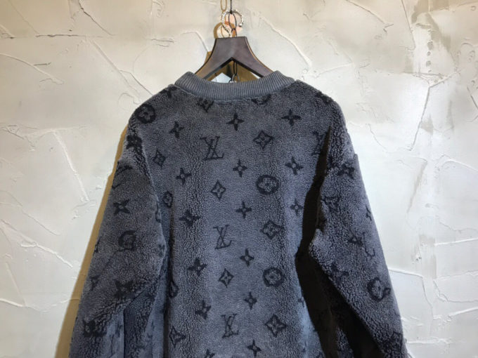 Louis Vuitton MONOGRAM SHEARLING CREWNECK Gray – billionairemart